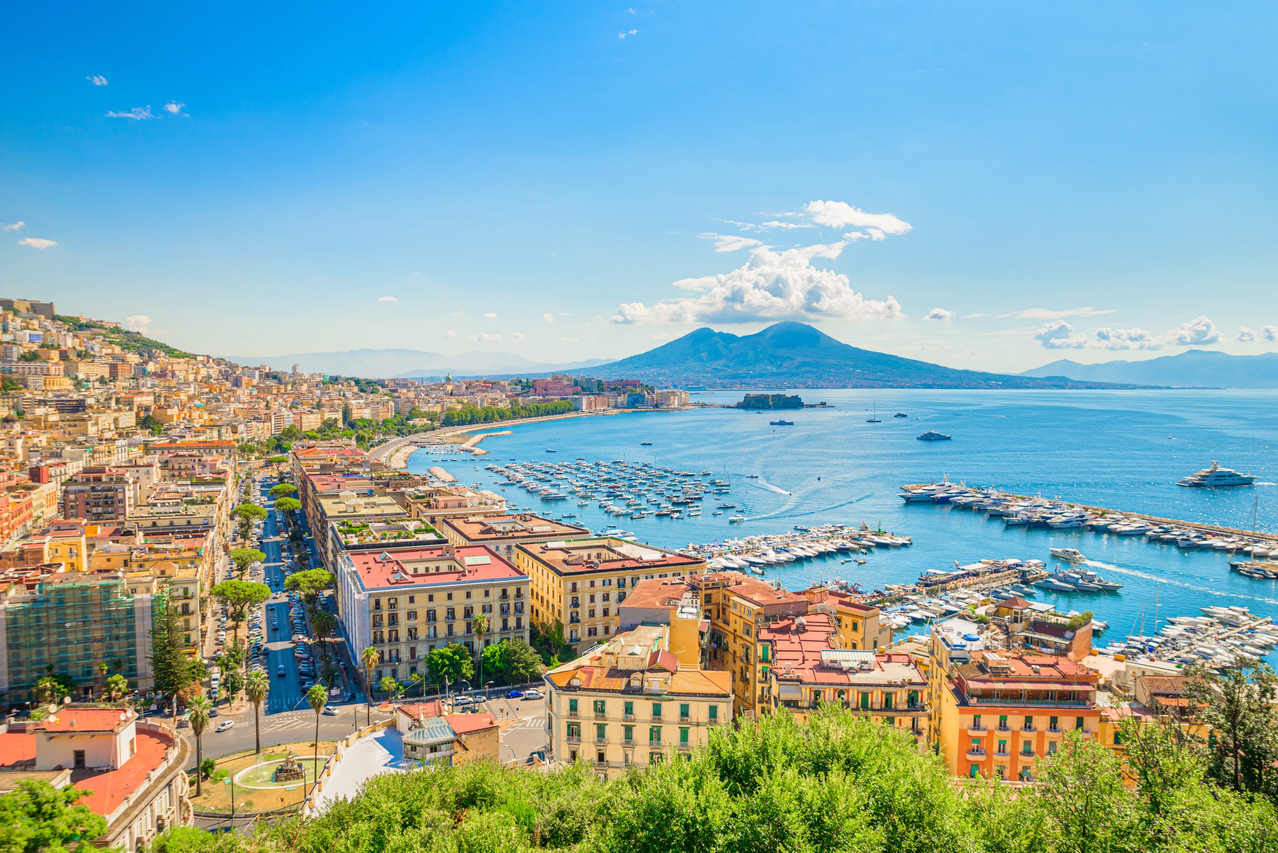 Campania, oltre i luoghi comuni: tra storia e paesaggi incontaminati ...